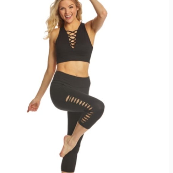 Betsey Johnson | Pants & Jumpsuits | Betsey Johnson Capri Leggings 97 ...